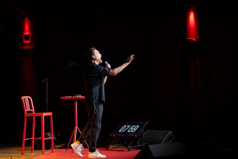 George Harris: “El humor te ayuda a superar el duelo migratorio ...