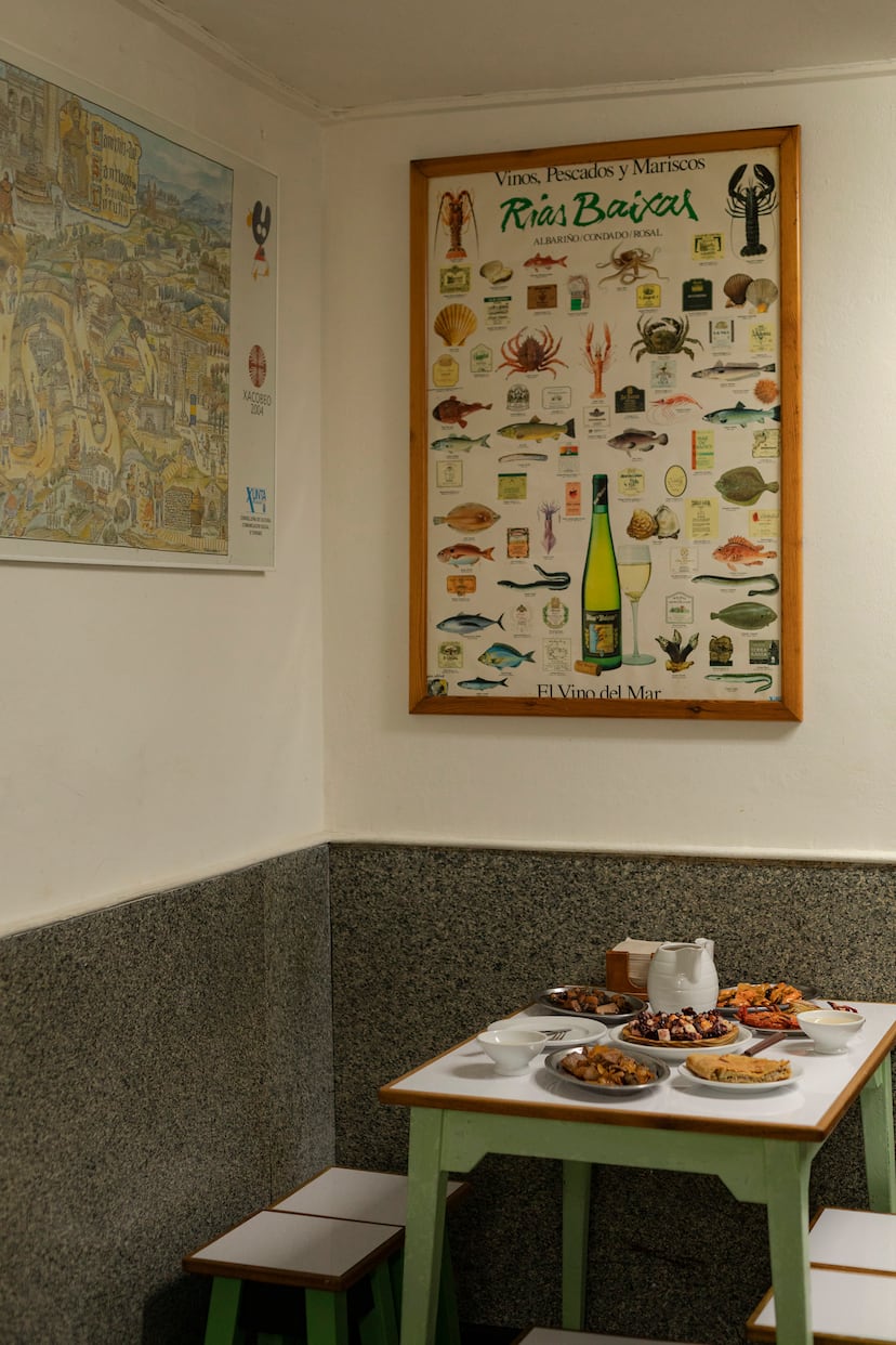 O Gato Negro: La tasca más antigua del centro de Santiago de Compostela ...
