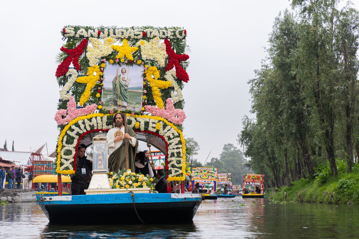 St. Jude Thaddeus Arm: Mexicans rush to see the relics of Saint Jude ...