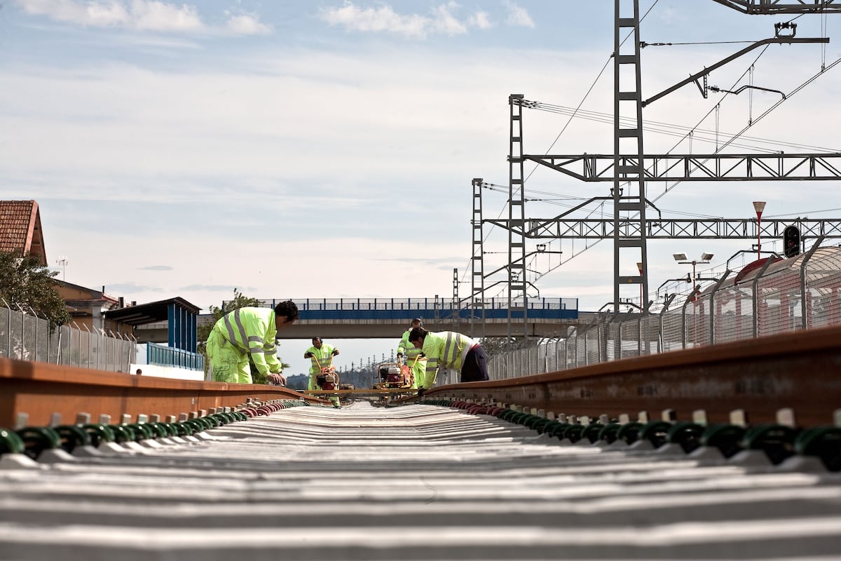 La CNMC pide más diligencia a Adif en la información sobre la red a ...
