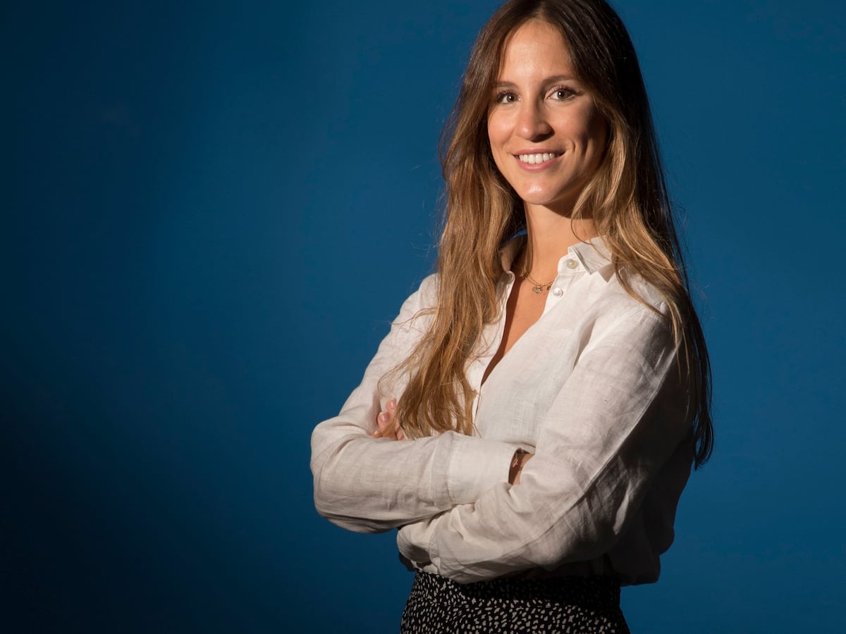 La española que inventó los toldos que generan energía | Tecnología ...