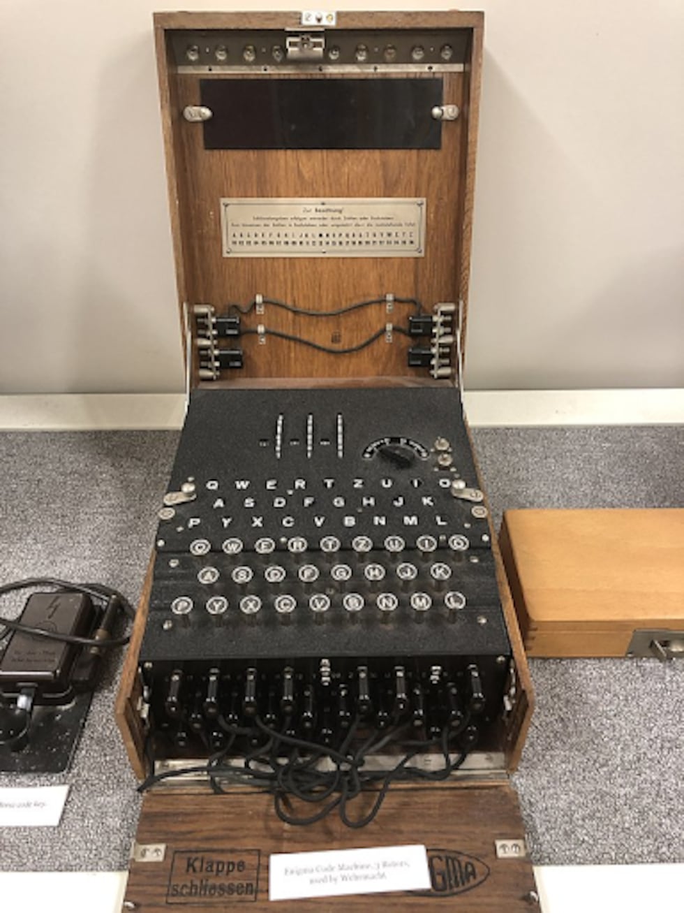 La eterna batalla de crear y destruir códigos: 80 años de la máquina ...