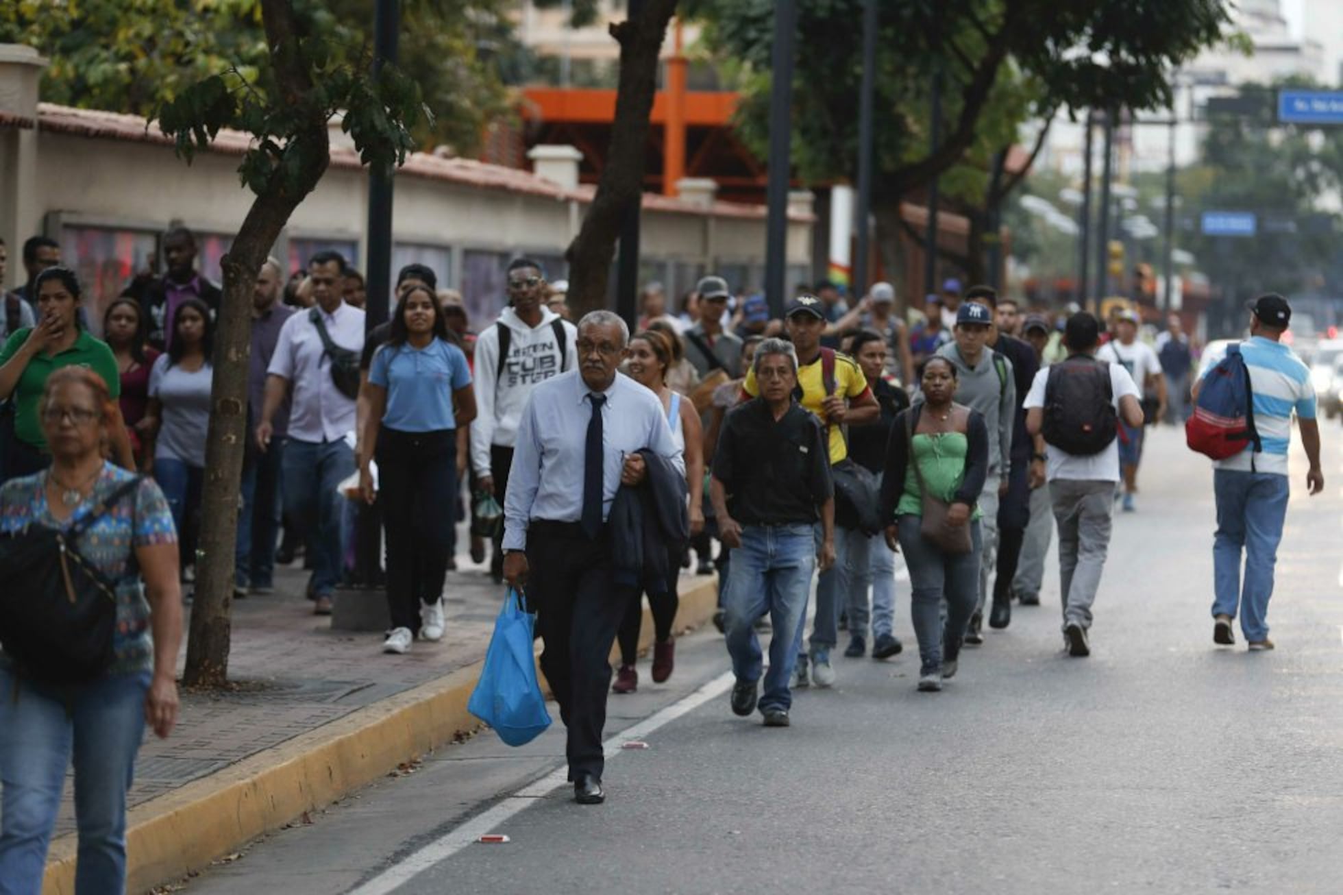 El apagón eléctrico de Venezuela, en imágenes | Fotos | Internacional ...
