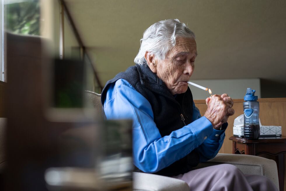 Agustín Hernández: “A los 98 años sigo trabajando y fumando como ...