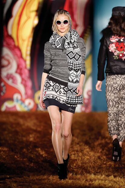 Desigual saca su lado más nómada | Fotos | Pasarelas de Moda | S Moda ...