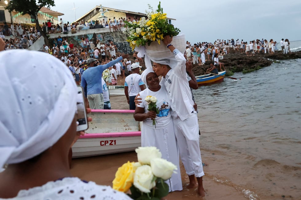 Ofrendas al mar para Yemanjá: la fiesta afrobrasileña que corre el ...