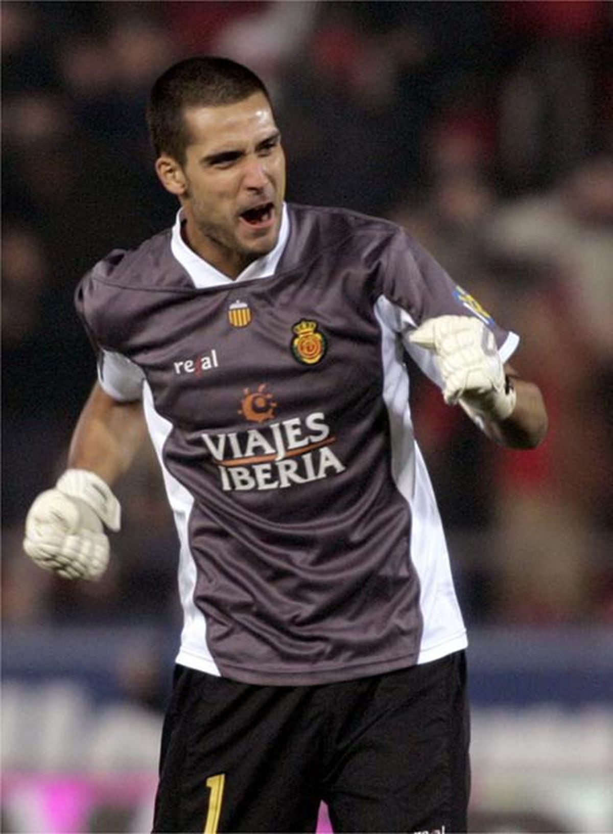 El portero Moya celebra la victoria del Mallorca | Deportes | EL PAÍS