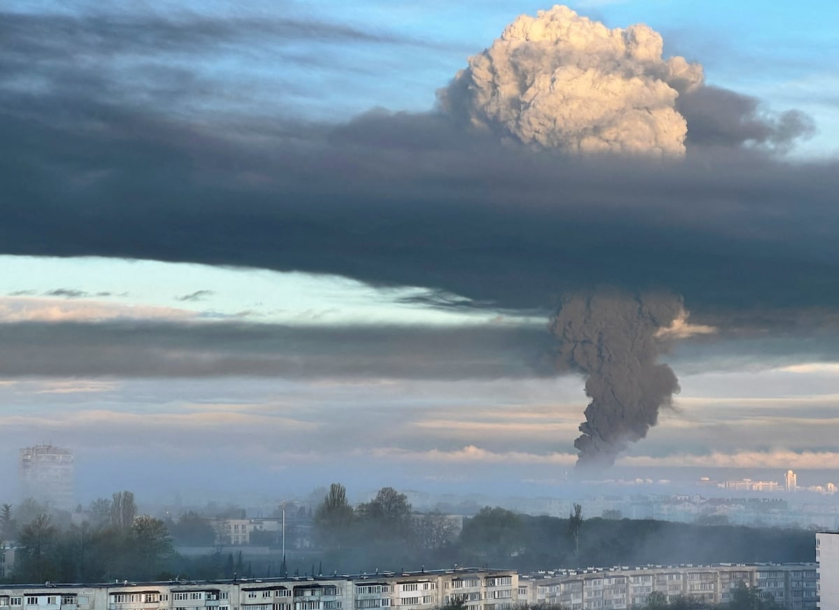 Un ataque con drones destruye una planta de combustible ruso en Crimea ...