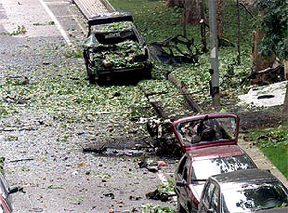 Estado en el que quedó ayer la calle de Vargas de Santander tras la ...