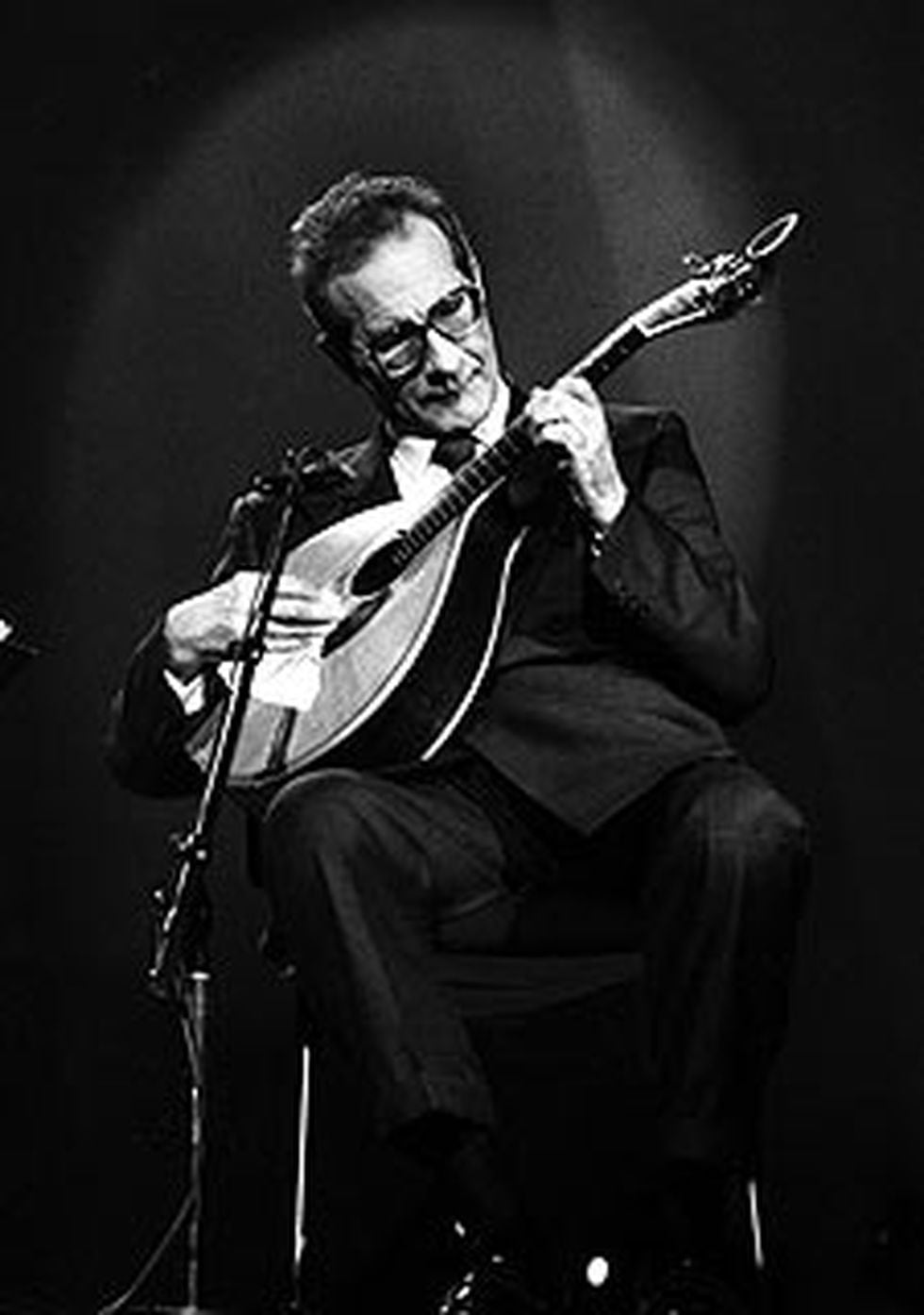 Carlos Paredes, compositor y virtuoso guitarrista portugués | Agenda ...